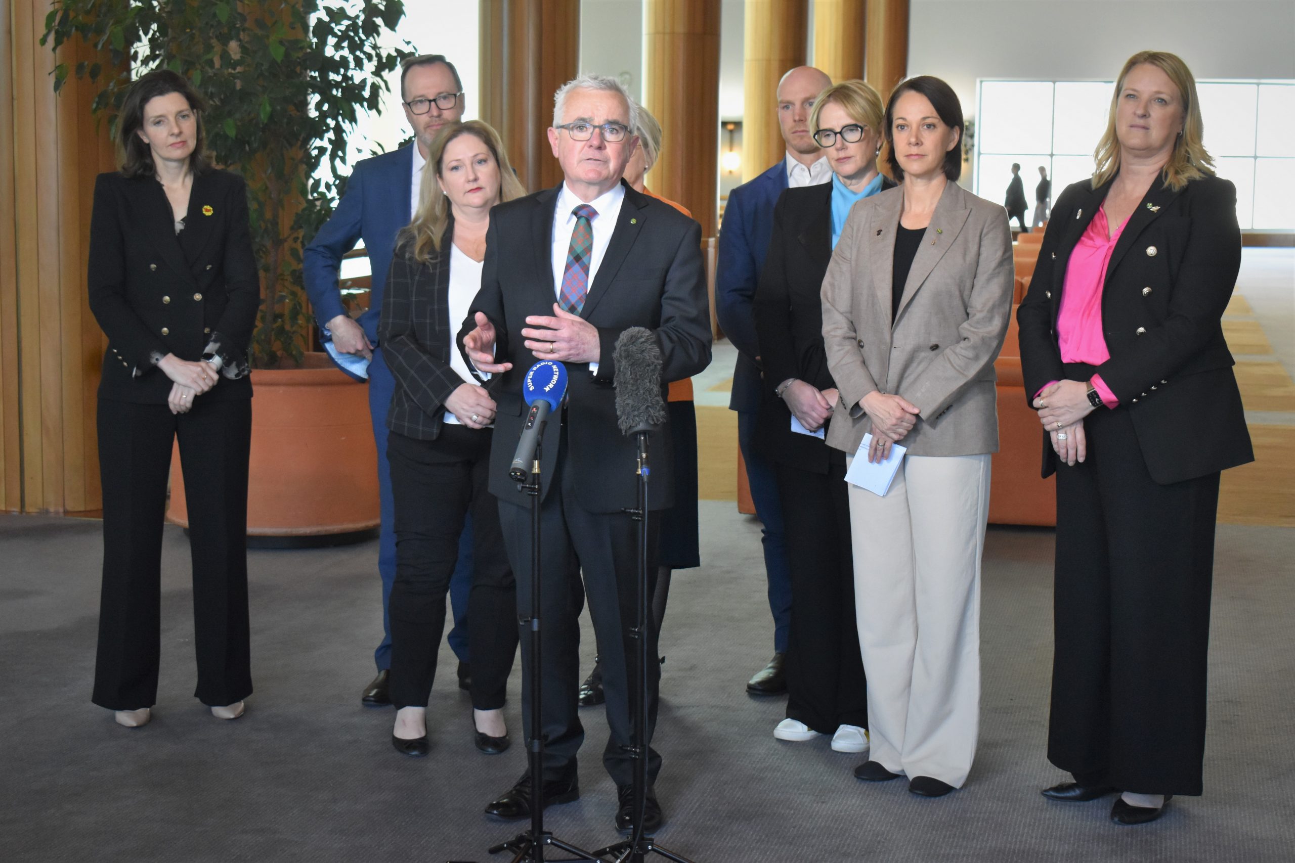 Crossbenchers urge Government to better protect whistleblowers - Andrew ...